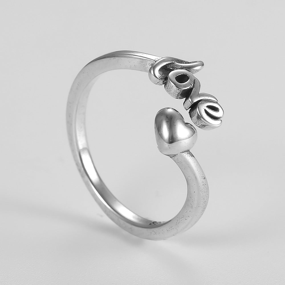 Hjerte ring med "love" skrevet på | 1001 Smykker